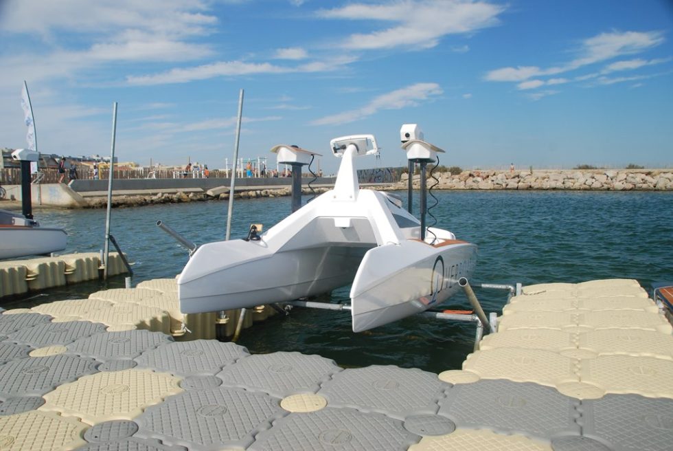 Mise en place des premiers OverBoat Lift - MarineFloor Europe